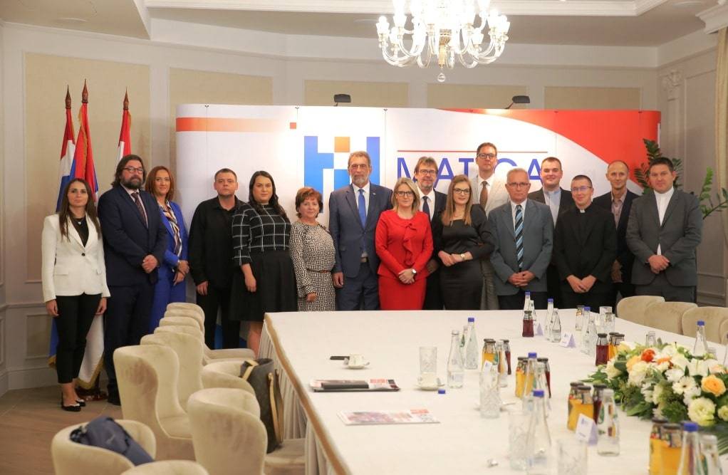 Ministar Radovan Fuchs posjetio hrvatske institucije u Srbiji i najavio ...